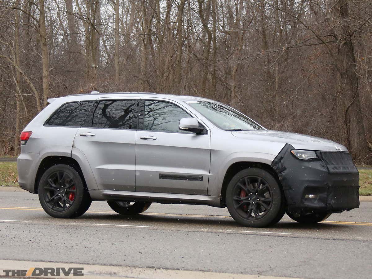 Hellcat Powered Jeep Grand Cherokee TrackHawk抓住了几乎裸体